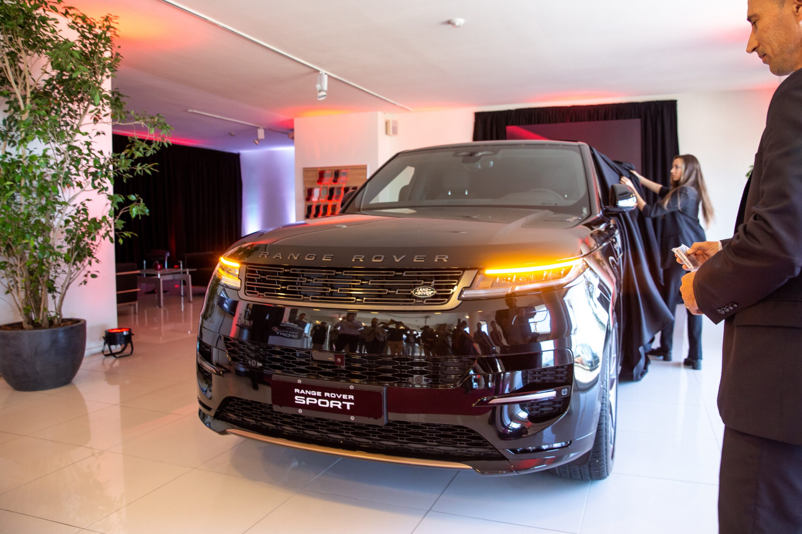 Modernidad y carácter: la nueva Range Rover Sport llegó a Uruguay - SIGNO